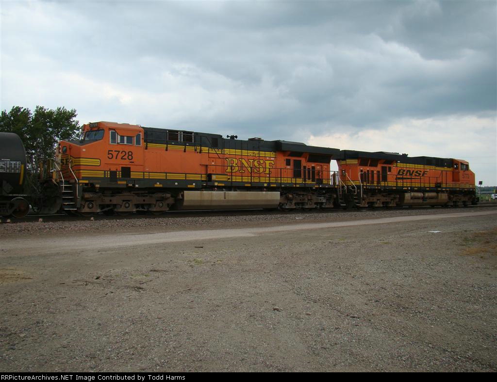 BNSF 5728